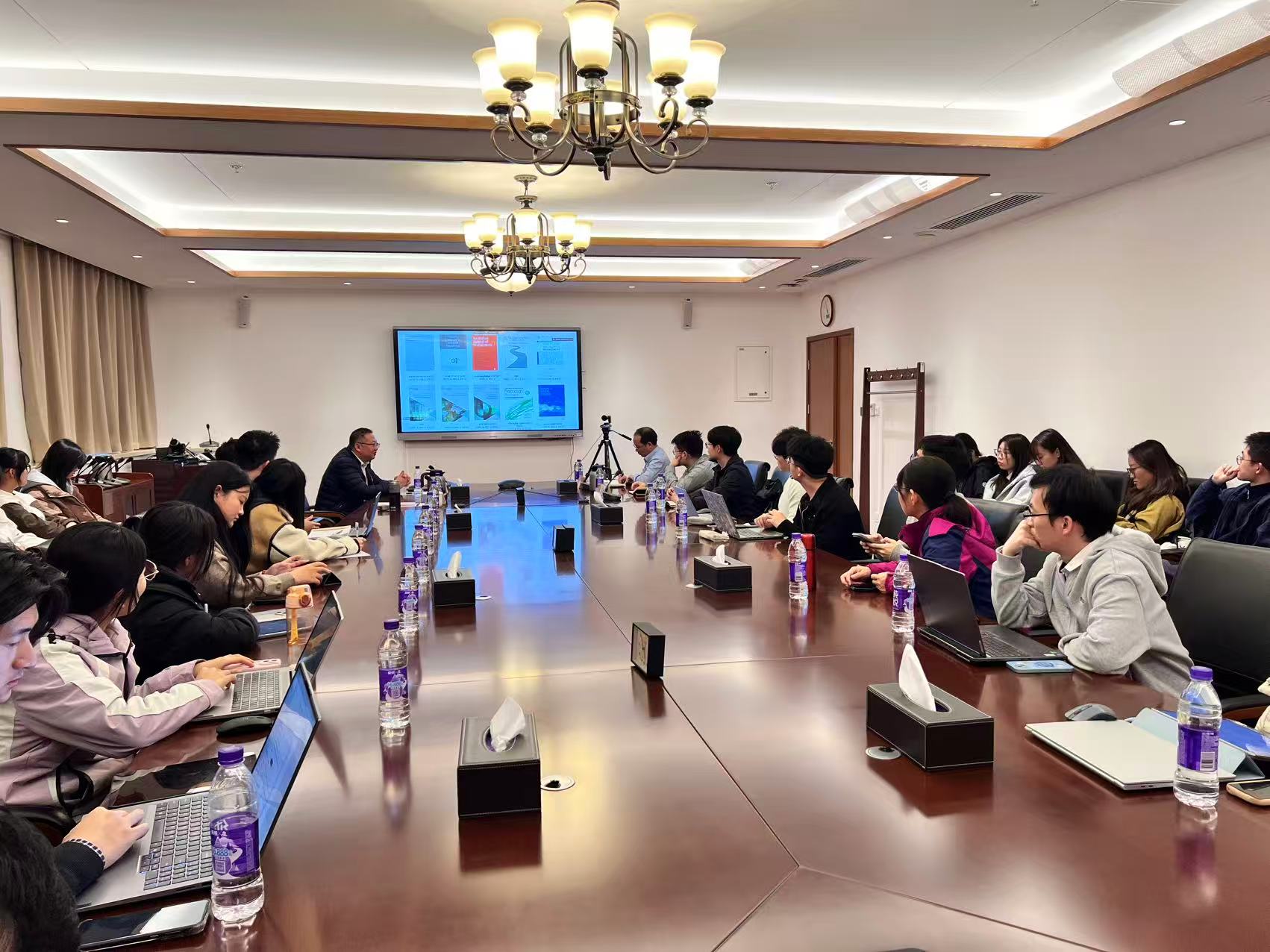 澳大利亚麦考瑞大学Peter Shi教授做客“南开经发院青年学者沙龙”-南开大学经济与社会发展研究院